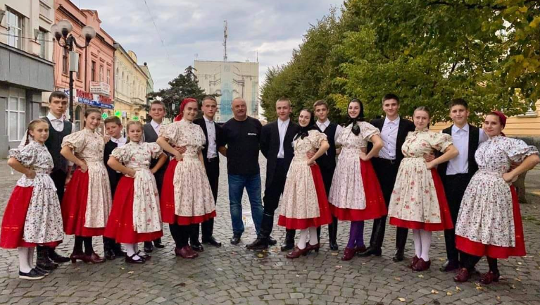 Harmincöt éves a Ritmus Néptáncegyüttes | Hírek | KMMI | Kárpátaljai ...