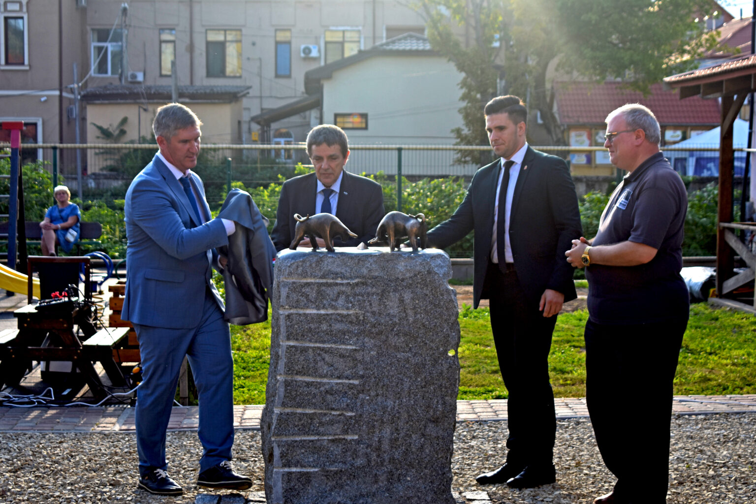 A szász pásztor bikája – Felavatták Matl Péter alkotását | Hírek | KMMI ...